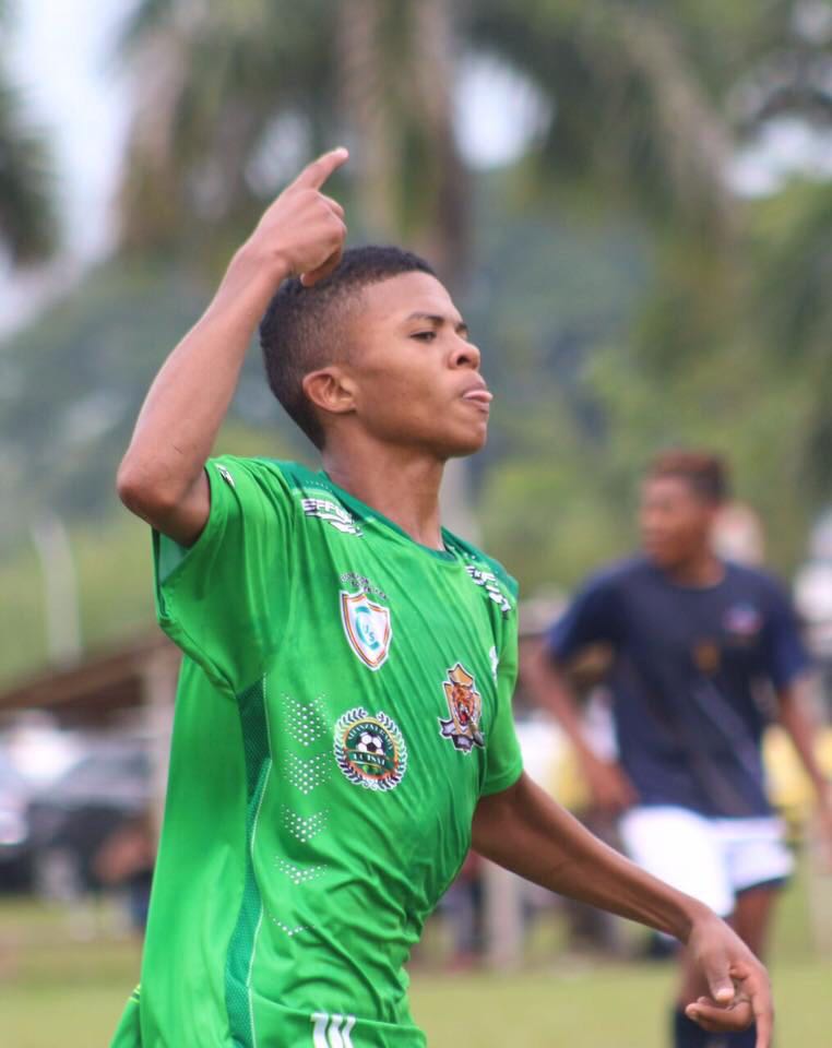 Camilo Mena, de A.P., si que brilla. | Capsulas de Carreño