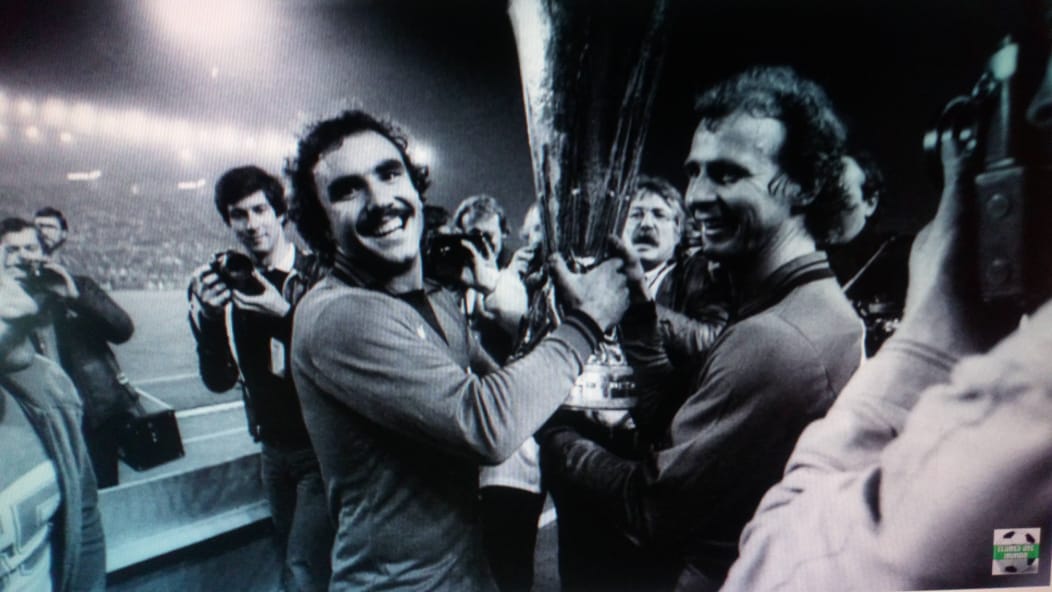 Eintracht Frankfurt gran campeón. – Cápsulas de Carreño